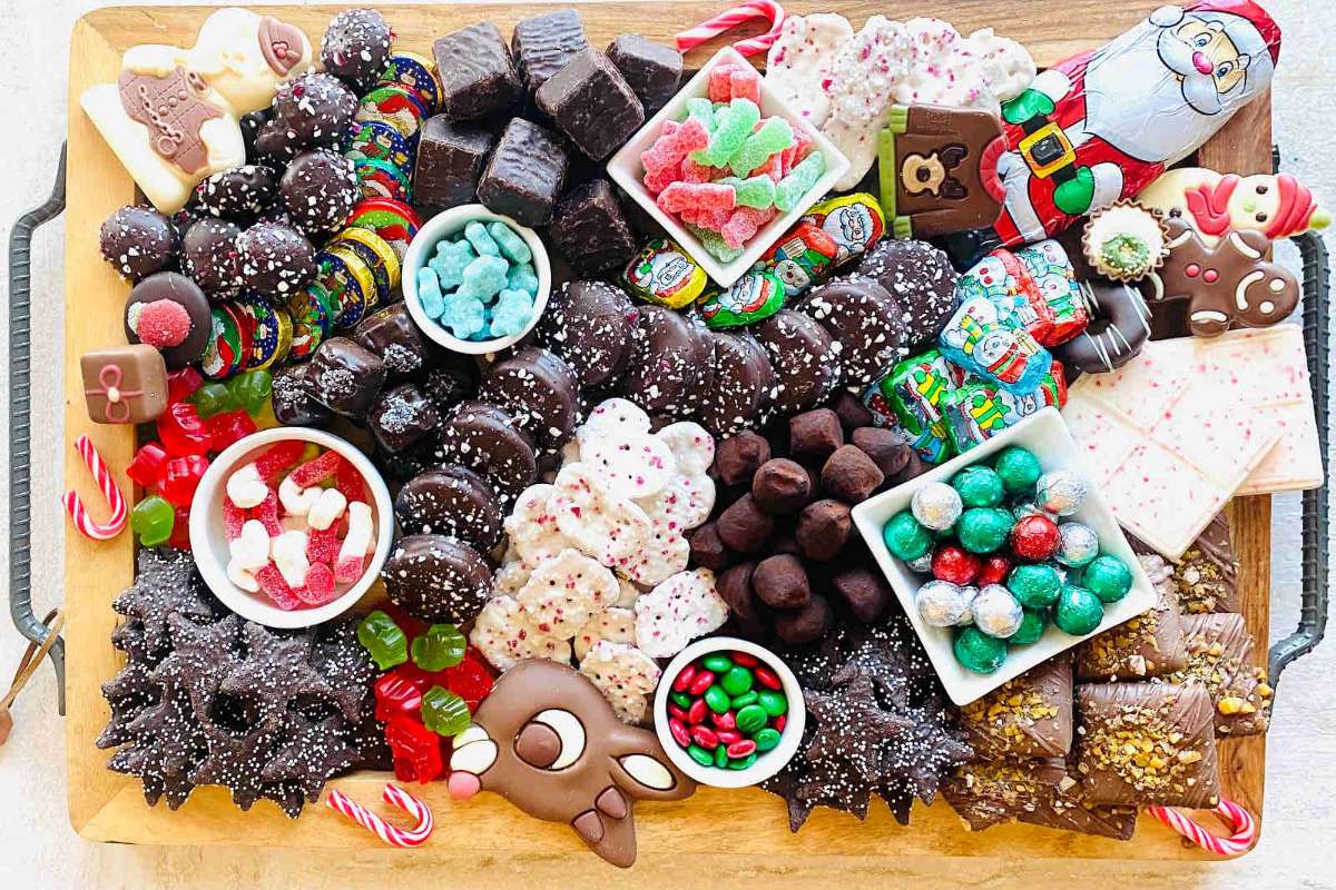 23 Christmas Charcuterie Boards to Dazzle Even the Pickiest Guests ...