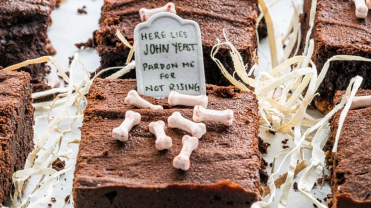 Scream-Worthy Halloween Desserts You’ll Devour in No Time! - The Hungry ...
