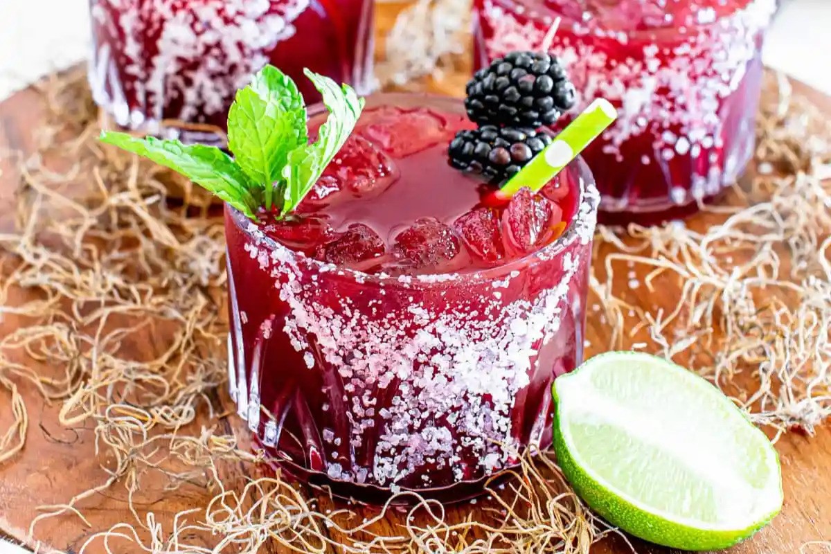 Sip Your Way to the Dark Side with These Sinister Halloween Cocktails ...