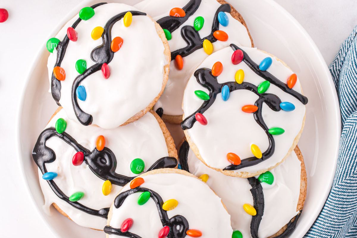Santa's Favorites: 25 Christmas Cookies That Will Win Over the North ...