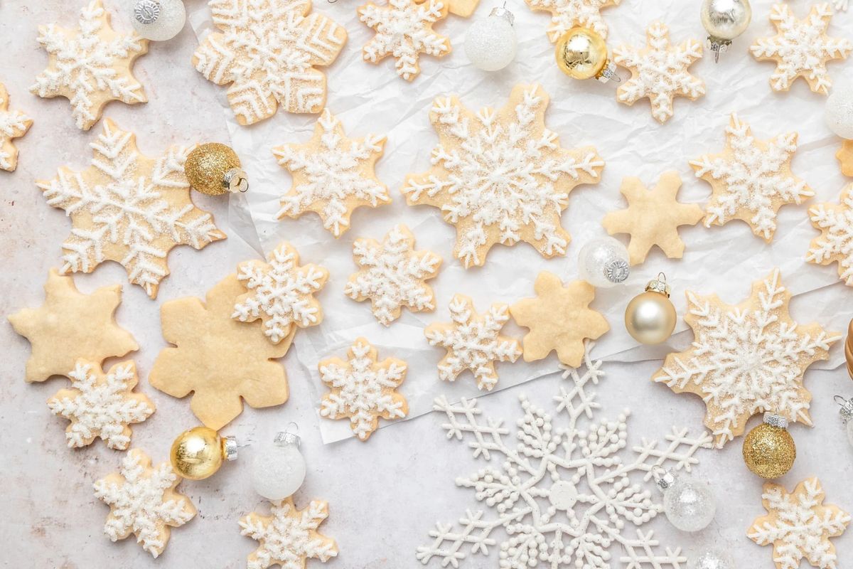 These 52 Christmas Cookies Will Make Santa Stay All Night - The Hungry ...