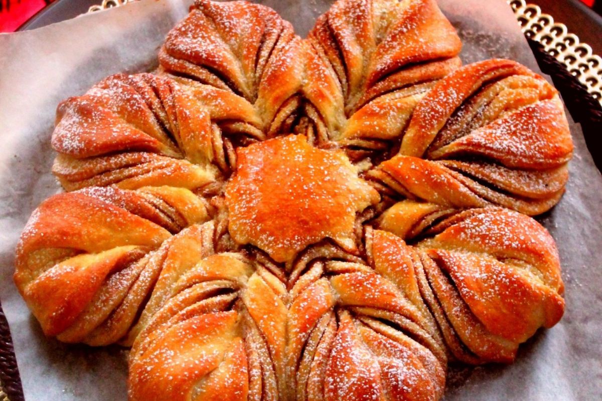 17 Festive Bread Recipes That Will Be the Star of Your Christmas Spread ...