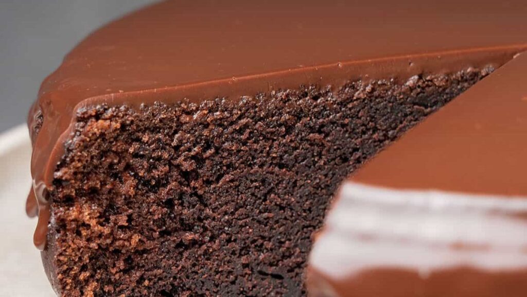 14 Stunning and Delicious Cakes That Will Leave Your Guests Speechless ...